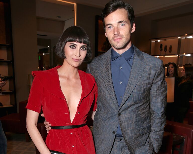 Ian Harding & Wife Sophie Hart Married In a 2019 Wedding Ian Harding & Wife Sophie Hart Married In a 2019 Wedding
